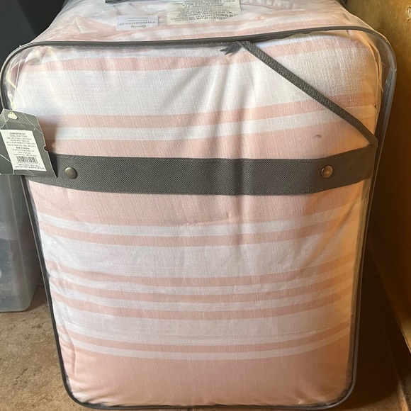 Room Essentials | Bedding | Room Essentials Coral View Stripe Comforter ...